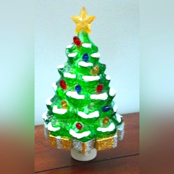 St. Nicholas Square | Holiday | St Nicholas Square Christmas Tree Night ...